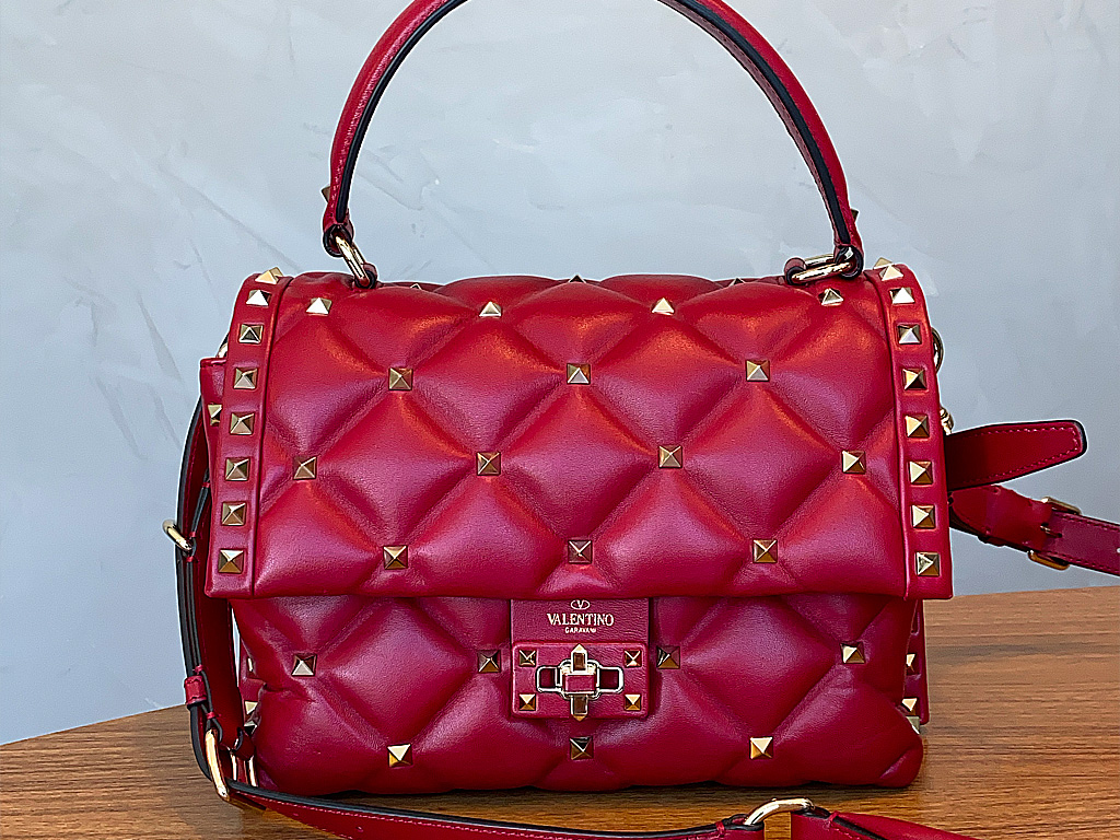 Elegância E Sofisticação Conheça A História Da Valentino Etiqueta Unica